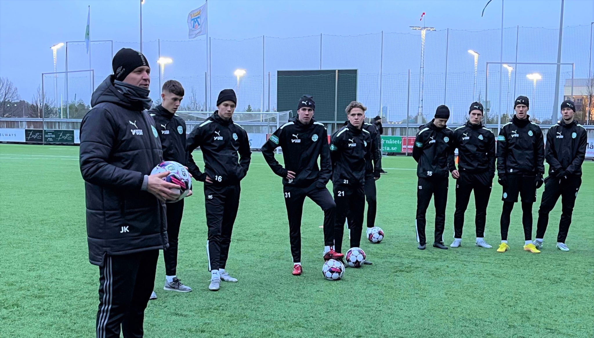 VSK Fotboll tar rygg på Liverpool FC - anlitar inkasttränare inför ...